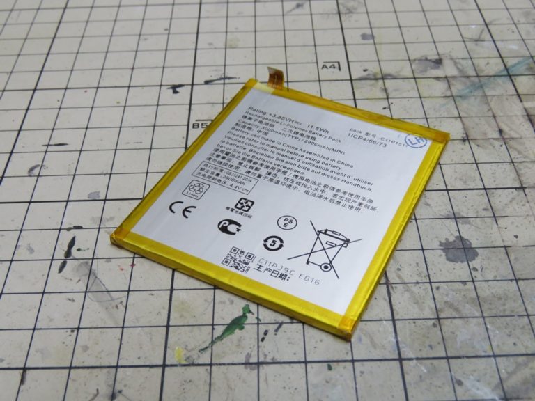 Zenfone3(ZE552KL)バッテリー交換 | 四丁目ベース